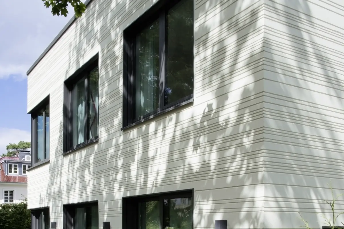 Kreatives WDVS-Oberflächenfinish für ein Wohnhaus in Berlin - Brillux